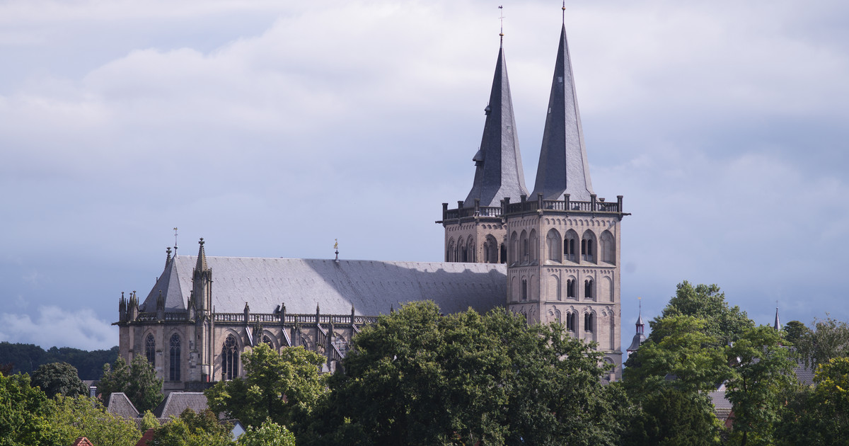 Professor Dr. Willems in die Dombau-Kommission des Xantener St. Victor ...